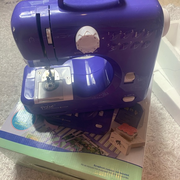 Singer | Other | Vintage Singer Pixie Craft Sewing Machine Purple ...